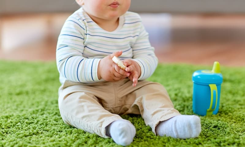 ถ้วยหัดดื่ม (Sippy Cups) คืออะไร มีประโยชน์หรือโทษอย่างไรบ้าง