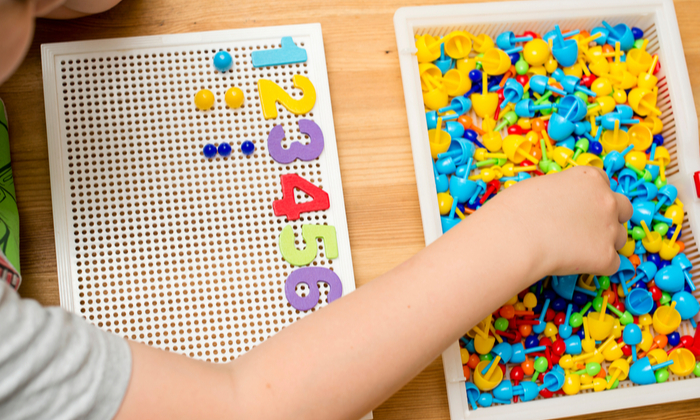 พัฒนาการเด็กวัยก่อนเข้าเรียน กับวิธีดูแล ที่คุณพ่อคุณแม่ควรรู้- Hello Khunmor